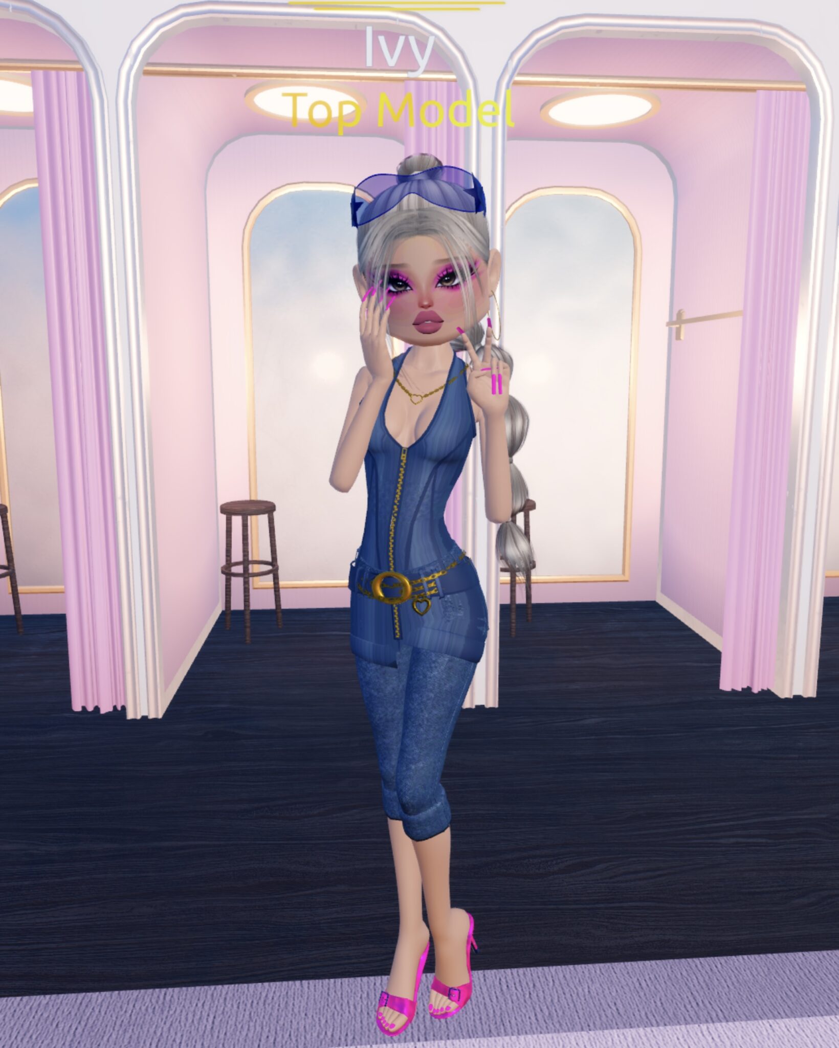 20 Best Outfit Ideas For The Dress To Impress 2000s Theme